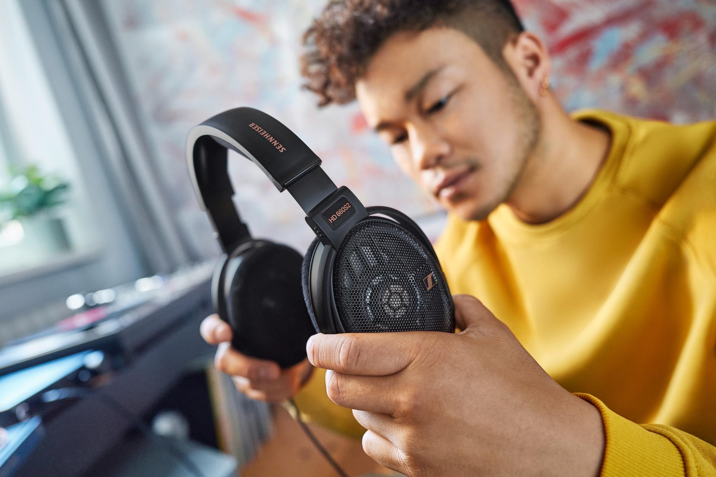 RS 120-W TV Listener Headset – Sennheiser Australia